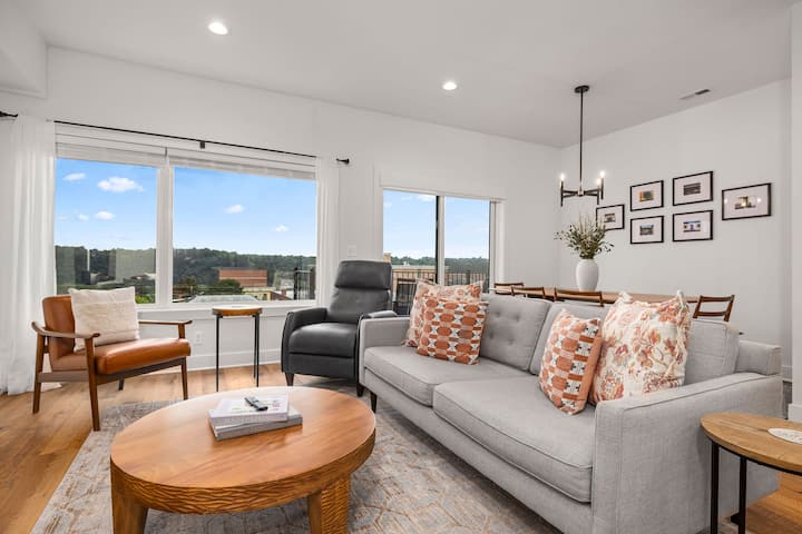 Quiet Downtown Condo W/ Views | Private Garage - Lynchburg, VA