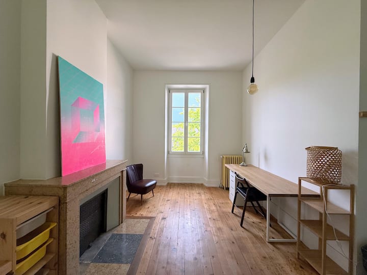 Chambre Dans Une Maison D'artistes - Crest