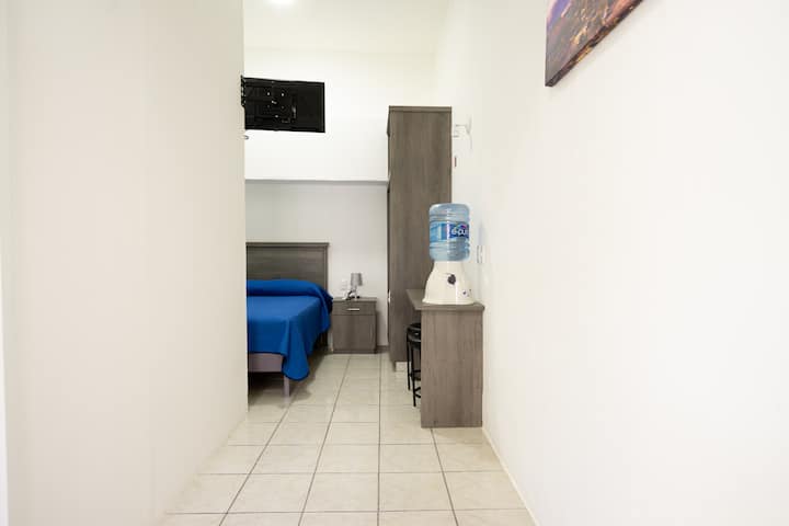 Cozy Garden Studio 5 Blocks From Subway - 과달라하라
