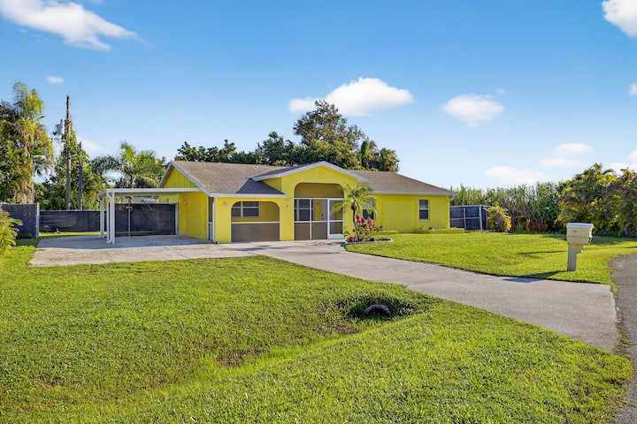 Oversized Home W/ Home Gym & Massive Backyard! - Fort Myers, FL