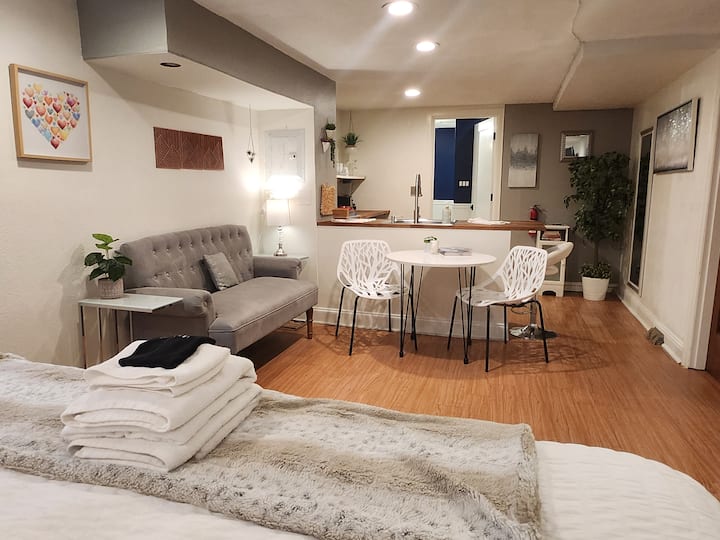 Cozy Private Portland Studio Near Food & Downtown - Portland, OR