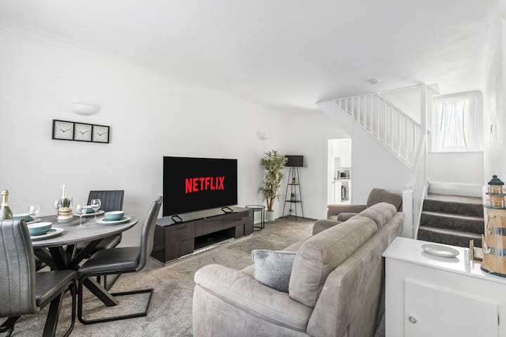 Little Wiston- W/ Parking & Private Patio - Steyning