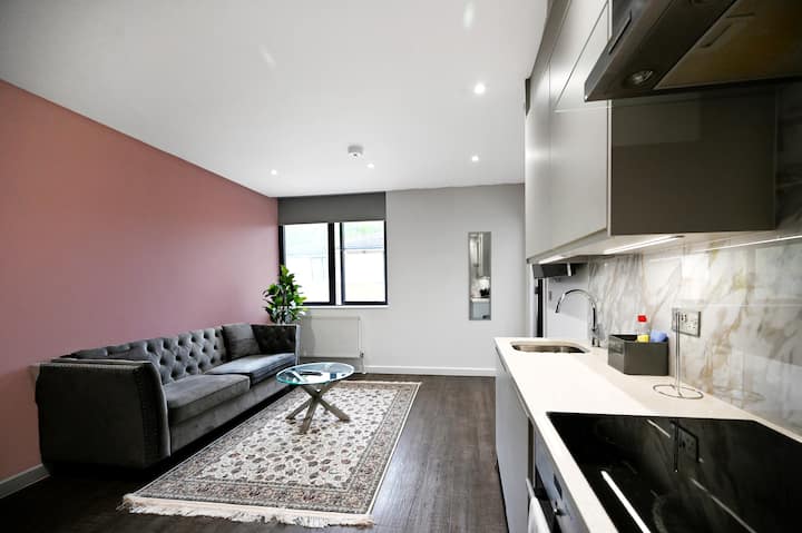 #9 Milburn Cmk Location 10 Min Walk Train Station - Milton Keynes