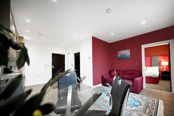 #10 Milburn Cmk Location 10 Min Walk Train Station - Milton Keynes