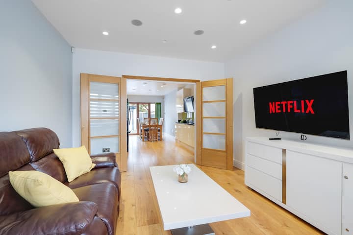 Spacious 3 Bedroom Home Near Enfield Town - Enfield, UK