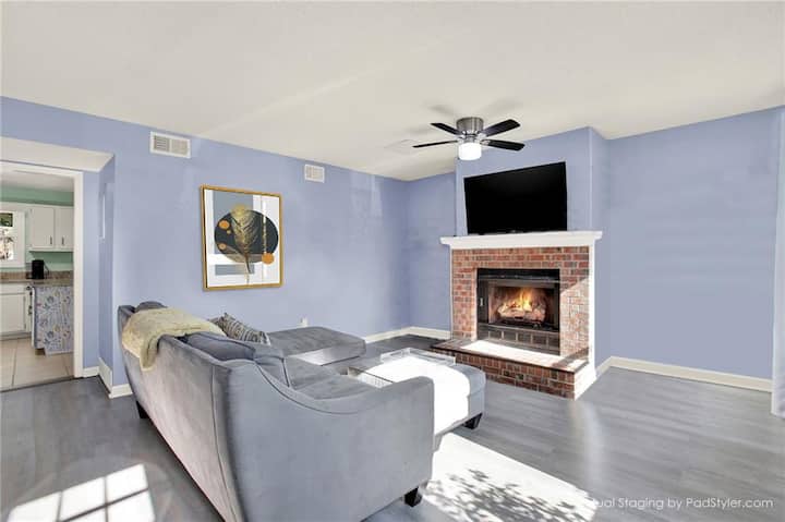 Stylish 2 Br/2.5 Ba Haven I Near Ksu I Fast Wi-fi - Kennesaw, GA