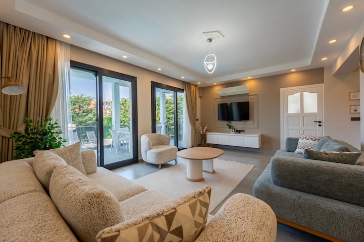 Hisarönü Merkezde Lüks Villa - Ölüdeniz