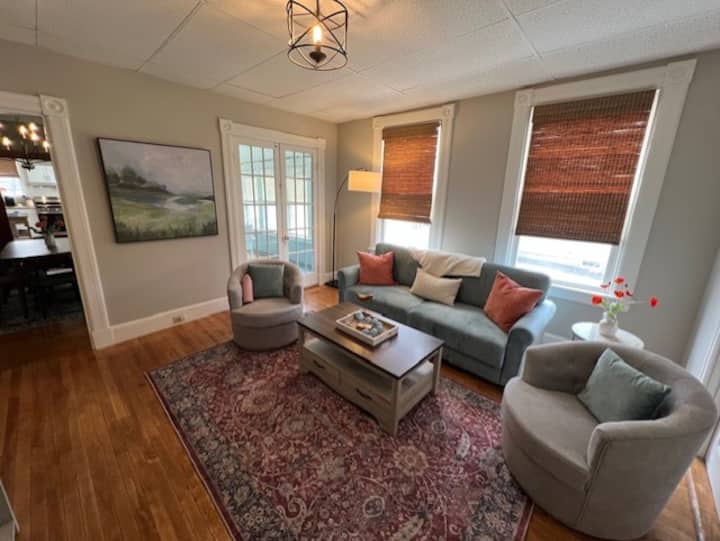 Charming 1800s Historic Apt. - Maine