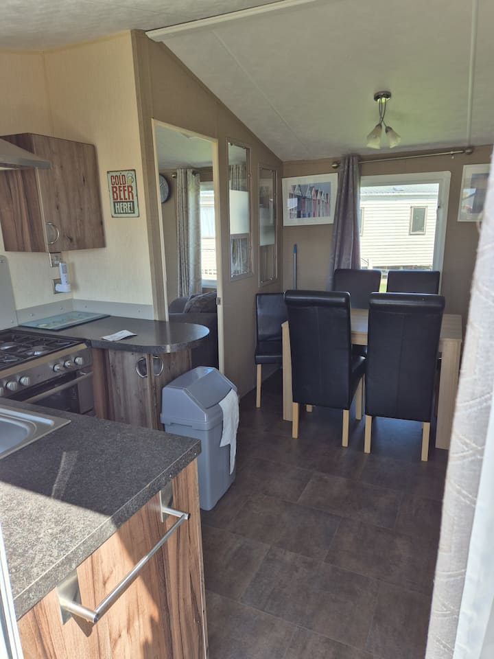 Weeping Willow - 3 Bedrooms With Decking Sleeps 8 - Camber Sands
