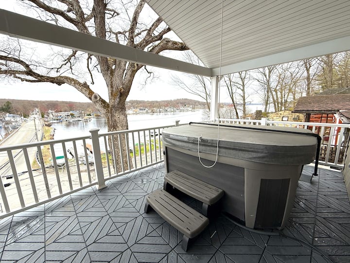 Panoramic Sunrise Chalet With Hot Tub - New Jersey