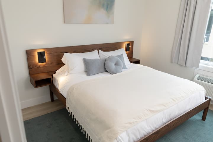 Boardwalk Suites By Kasa | 1 Bedroom Residence - Traverse City, MI