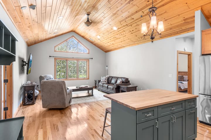Rustic, Updated 2bed2bath Upper Condo On Tuscumbia - Green Lake, WI