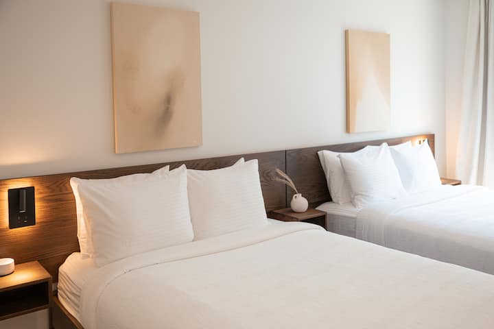 Boardwalk Suites By Kasa | Double Queen Room - Traverse City, MI