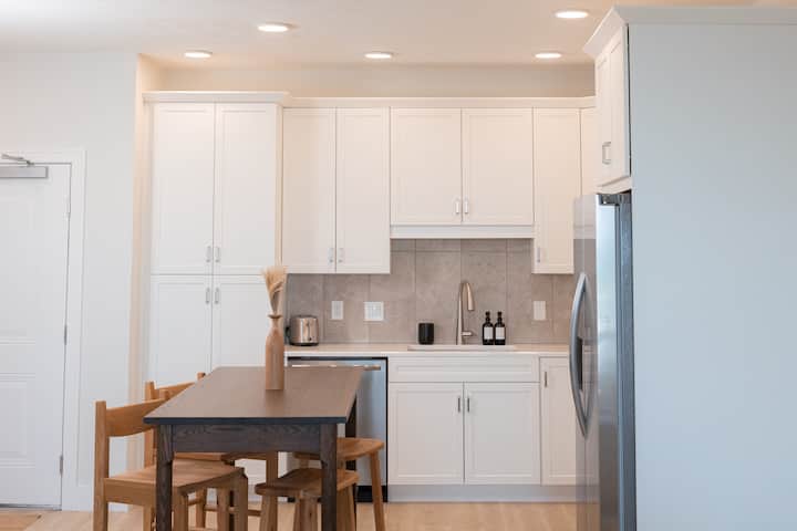 Boardwalk Suites By Kasa | 1 Bedroom Accessible - トラバーズ・シティ, MI