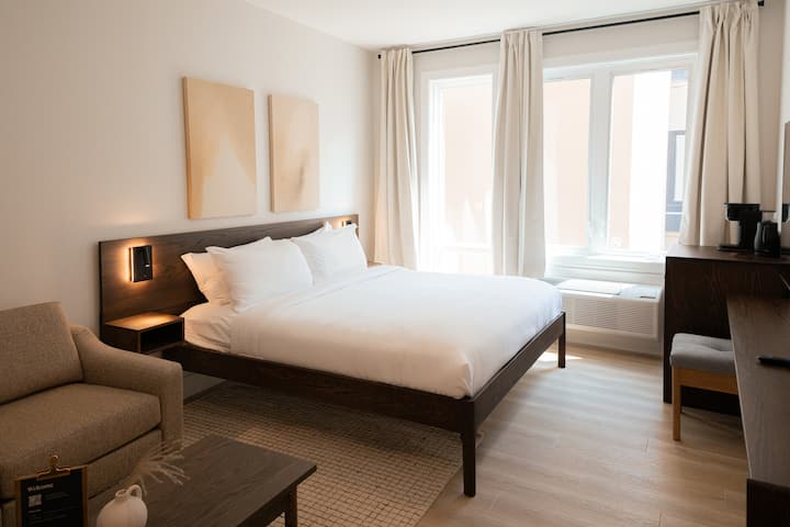 Boardwalk Suites By Kasa | King Room - Traverse City, MI