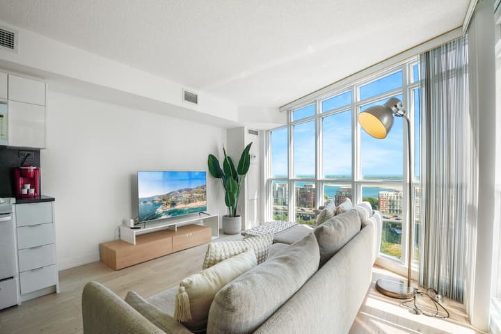 Lakeview 2 Bedroom 2 Bath Condo - Toronto