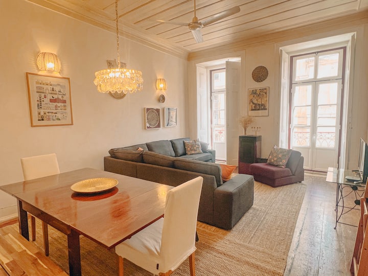 Charming 5 Bedroom Apartment In Traditional Lisbon - Lisbon