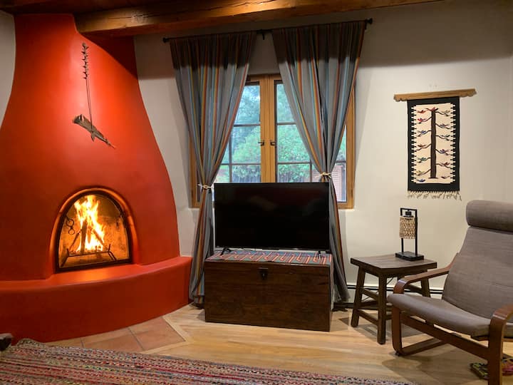 Casa Paloma: Funky In-town Casita - Taos, NM