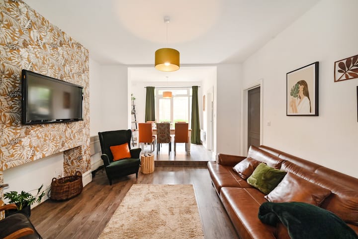 Victorian Home Garden, Gatwick M25 Free Parking - Croydon