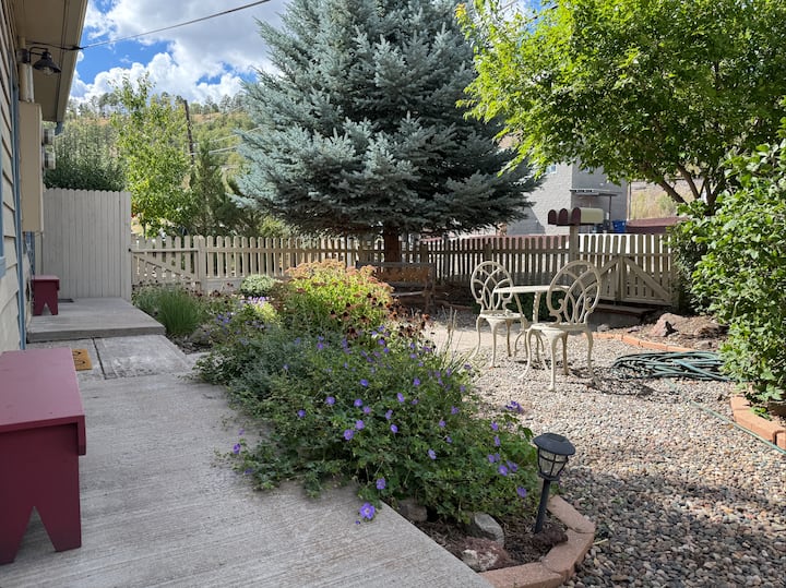 Adorable Historic Cottage With Patio & Storage/walk To Downtown/nau/groceries - Flagstaff, AZ