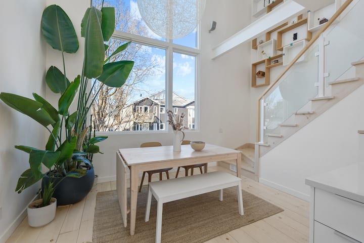 2 -Story Hintonburg Hideout With Huge Rooftop - Ottawa