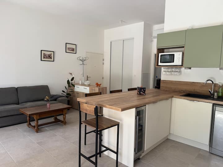 Confort Et Tranquillité, Rez De Jardin, Wifi, Box - Nans-les-Pins