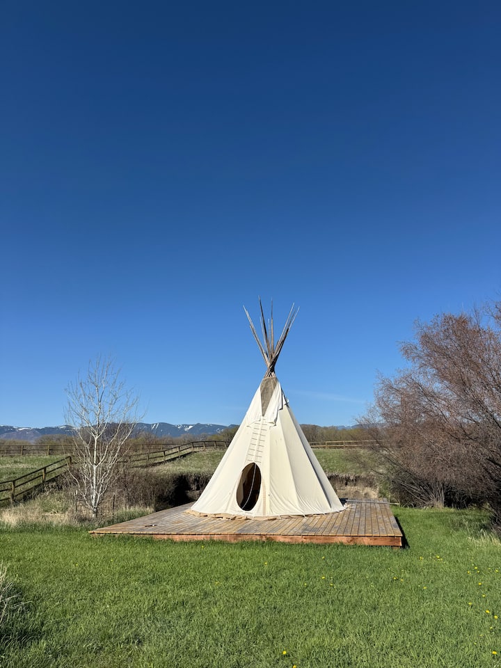 Tipi L I V I N' @Wyolo - Sheridan, WY