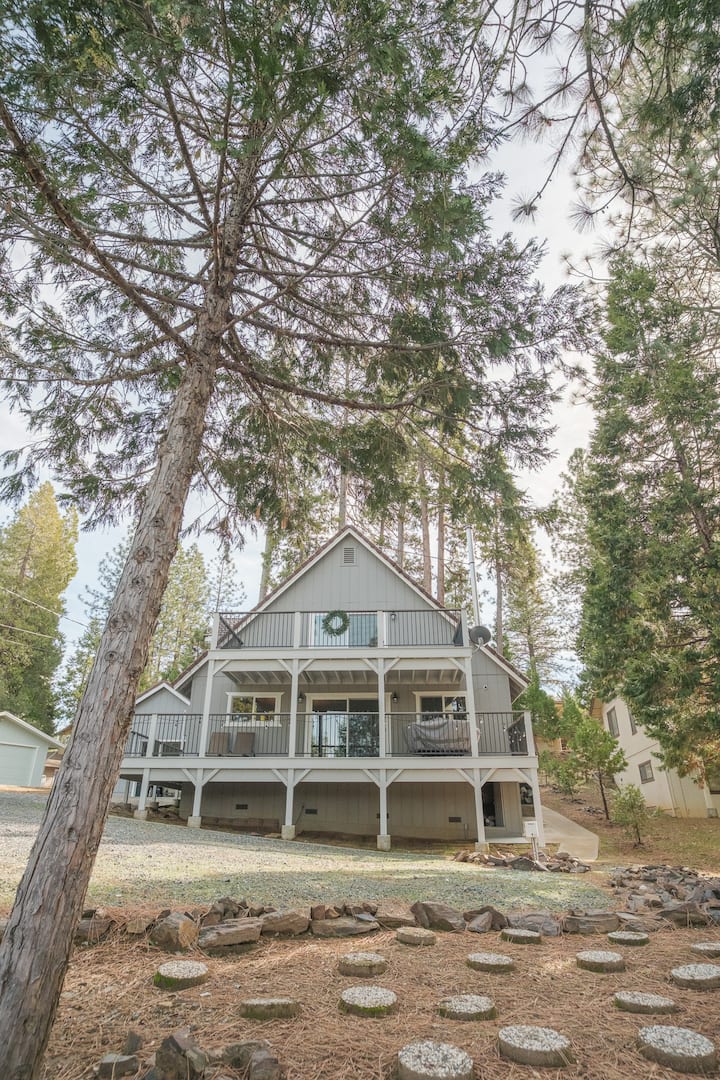 Sierra Hideaway, Lake House In Style Near Yosemite - Groveland, CA