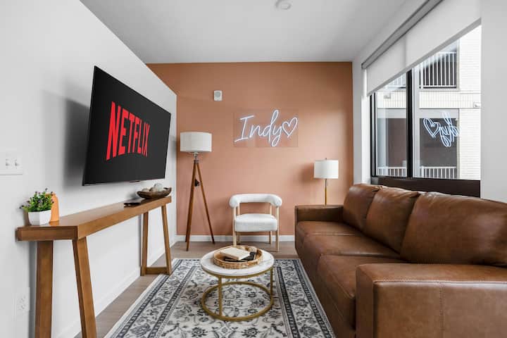 The Indy Suite: High-rise Condo • Pool/gym/parking - Mars Hill, IN