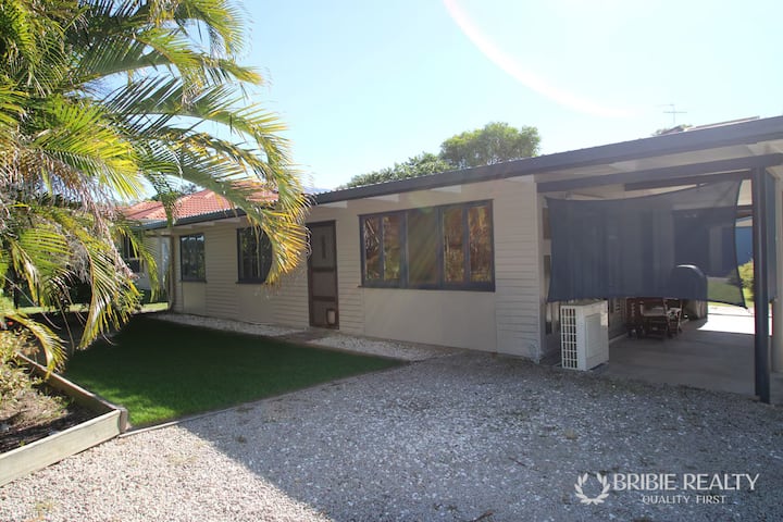 The Basic Beach Cottage - Bribie Island