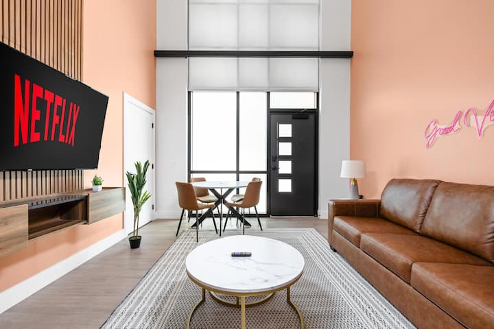 Luxurious Downtown Townhouse W/ Parking/pool/gym - Indianapolis