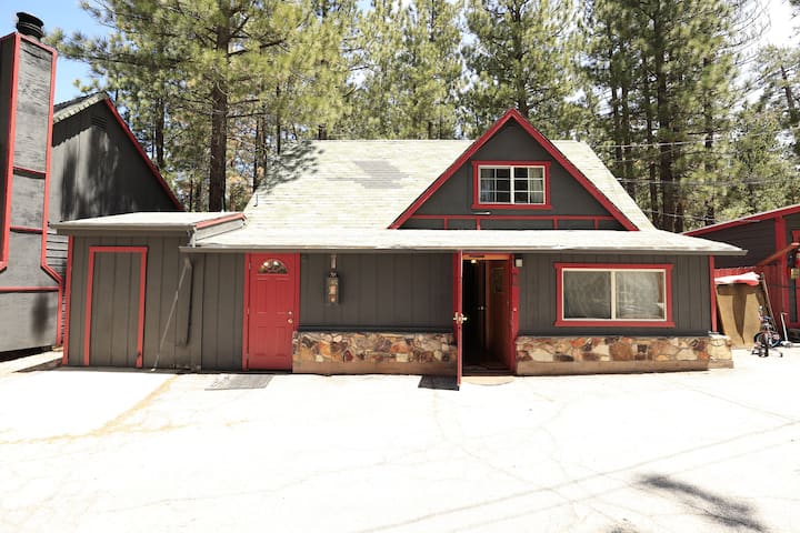 Family Cabin #6 3bedroom Pet Friendly Near Town - Big Bear Lake, CA