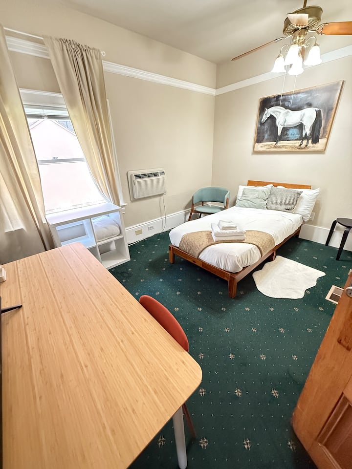 Room Near Campus | Uc Berkeley Historic Home - Oakland, CA