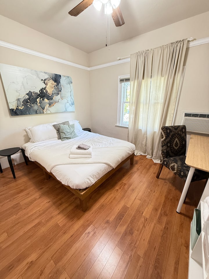 Historic Home Near Uc Berkeley | Private Room - Berkeley, CA