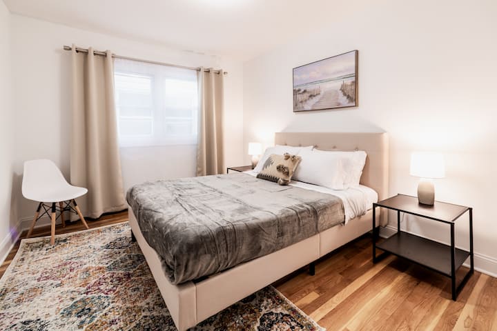 3br/2ba | 15min To Manhattan | Sleeps 12 | 7 Beds - East Rutherford, NJ