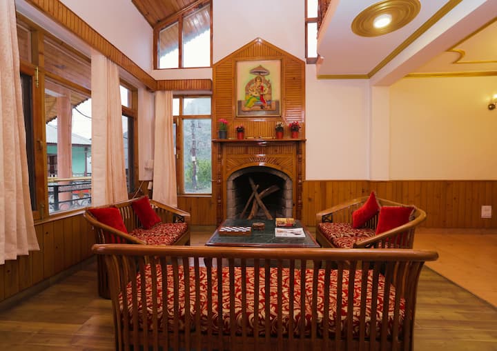 Snowviews Luxe 3bhk Villa Icarpark-petok-pvt Ktchn - Manali