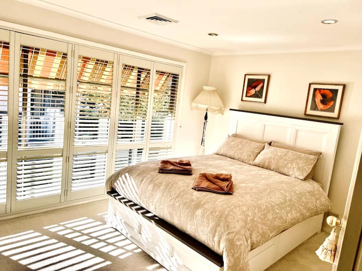 Centrally Located Townhouse On The Hill - Albury