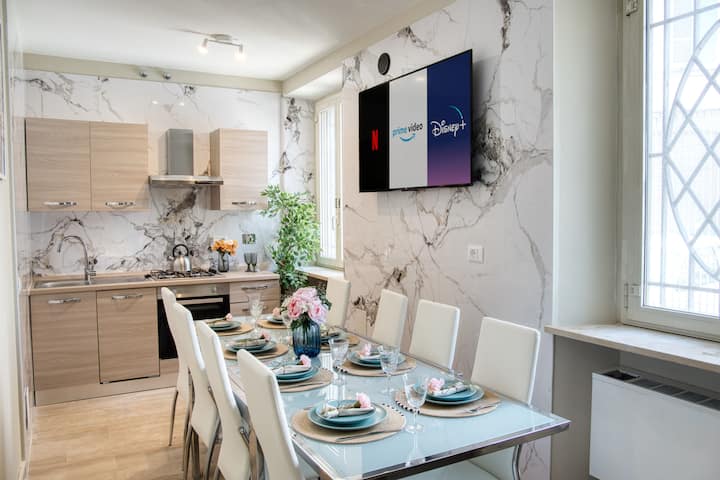 Momo Xxi Aprile - Italy