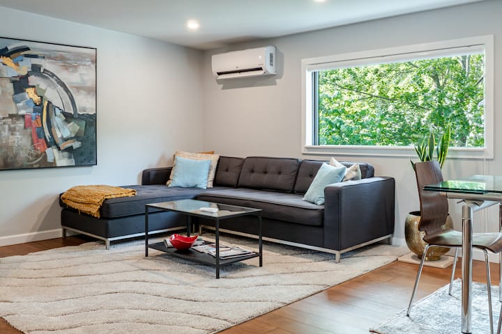 Modern Private Quiet Oasis - Burlington, MA