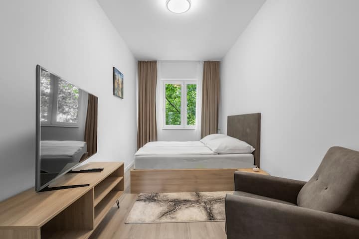 Deluxe 3-bedroom Apartment With Balcony - Cologne