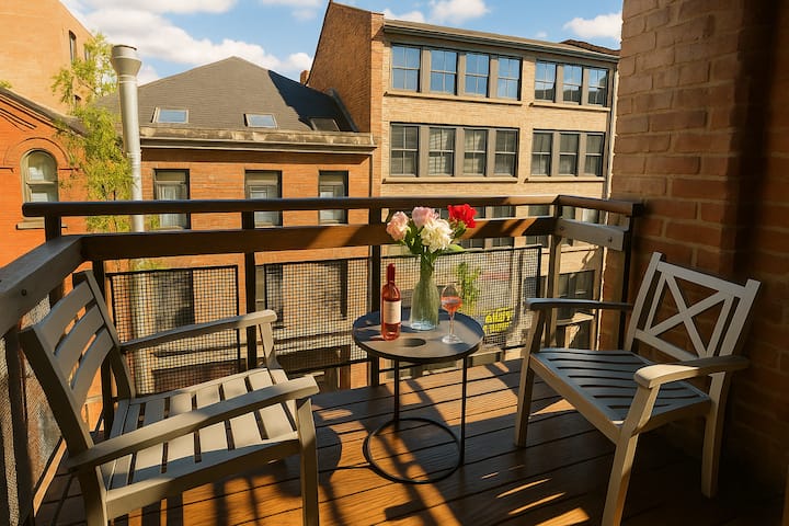 Central Apt + Balcony | Walk To Bars & Stations - Liverpool