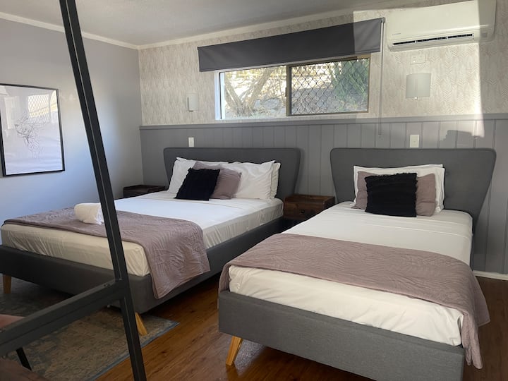Suite 5 @Glenlyon Lodge - Gladstone Central