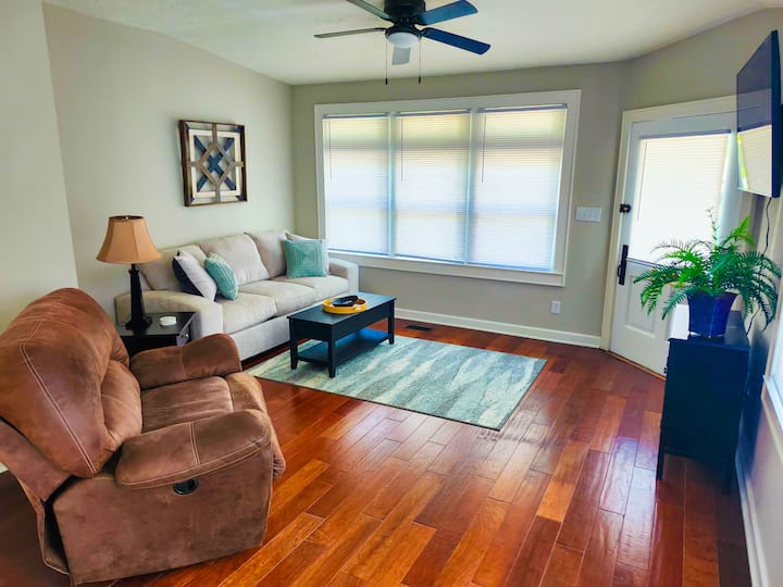 Prime Location | Washer & Dryer | Spacious - Indianapolis, IN