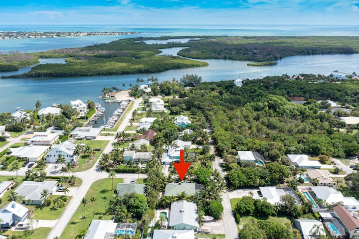Unique Treehouse-ish~private Pool/kayak/bike/grill - Hobe Sound, FL