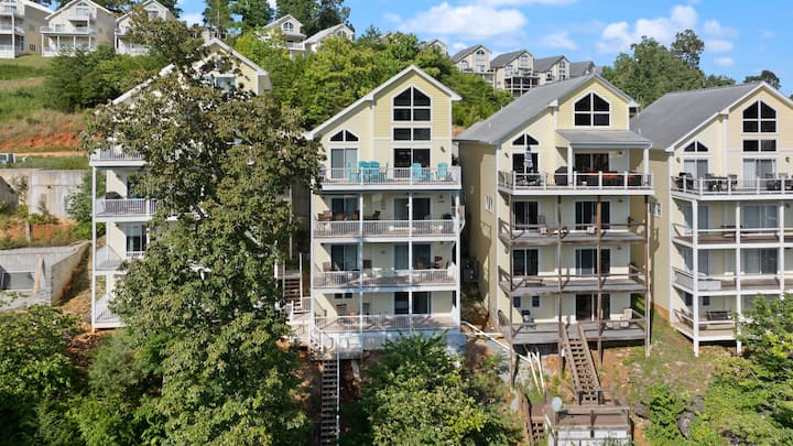 Peaceful 4bdr W/ Lake Views + Covered Boat Slip - Norris Lake, TN