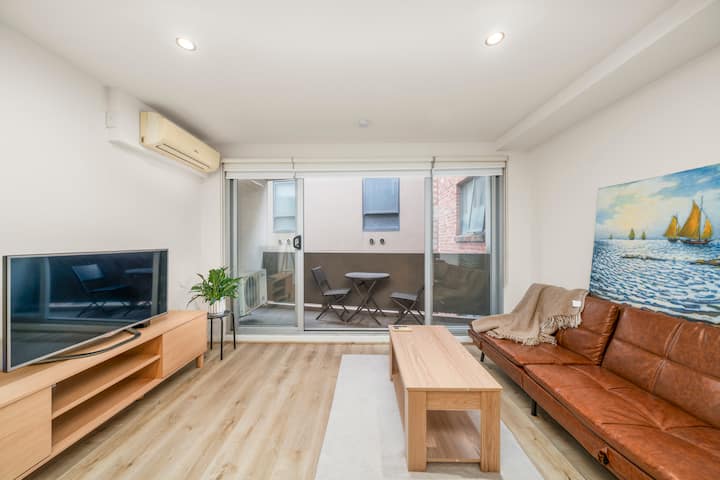 Queen Vic Market, Rmit, Hospital - Williamstown