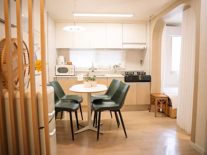 32 Hongdae Station 30 Sec / 3 Room - Seoul