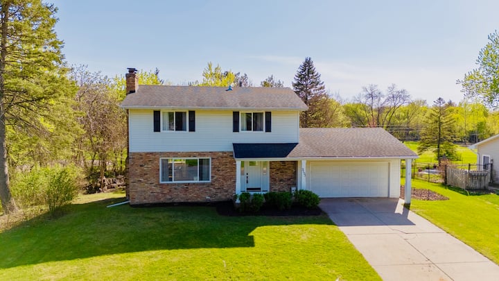 Keating Family Retreat | 5br 4ba Near Moa & Msp - Apple Valley, MN