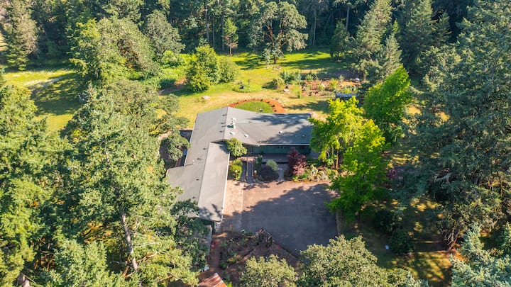 Discover: The Rivendell Retreat - Albany, OR