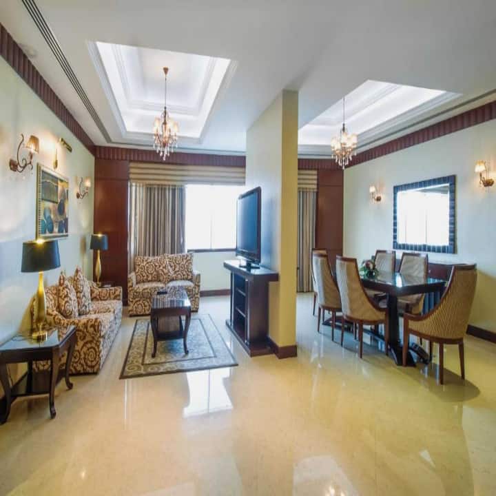 Royal Suite Haven | Elegant Retreat With Bay Views - Fujairah